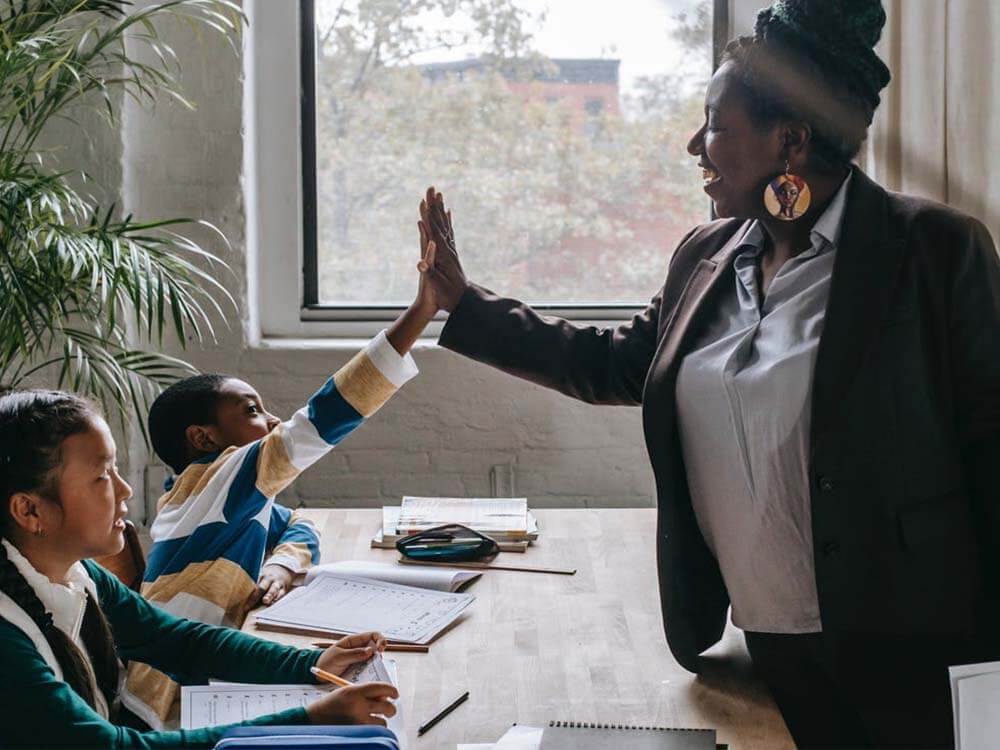 Cấu trúc Let, Let's, Lets trong tiếng Anh: Cách dùng và ví dụ